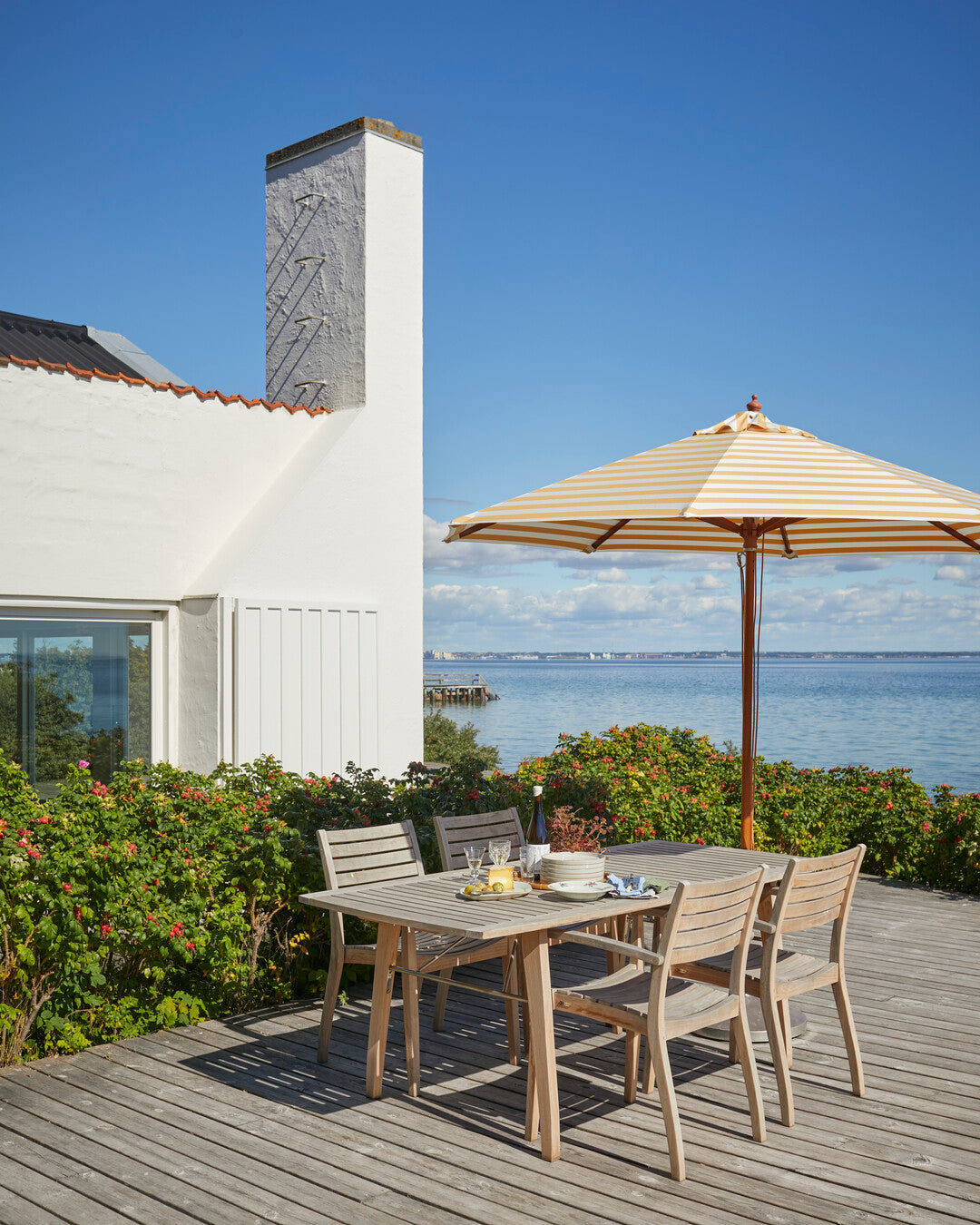Ballare Chair | Stylish Outdoor Teak Armchair for Patios & Dining