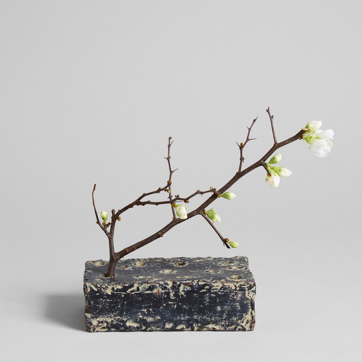 Ceramic Frog Block Grey Patina | Ikebana Holder | Bloomist