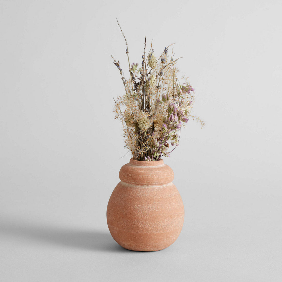 What is a Bud Vase? Our Guide to These Simple Ornaments